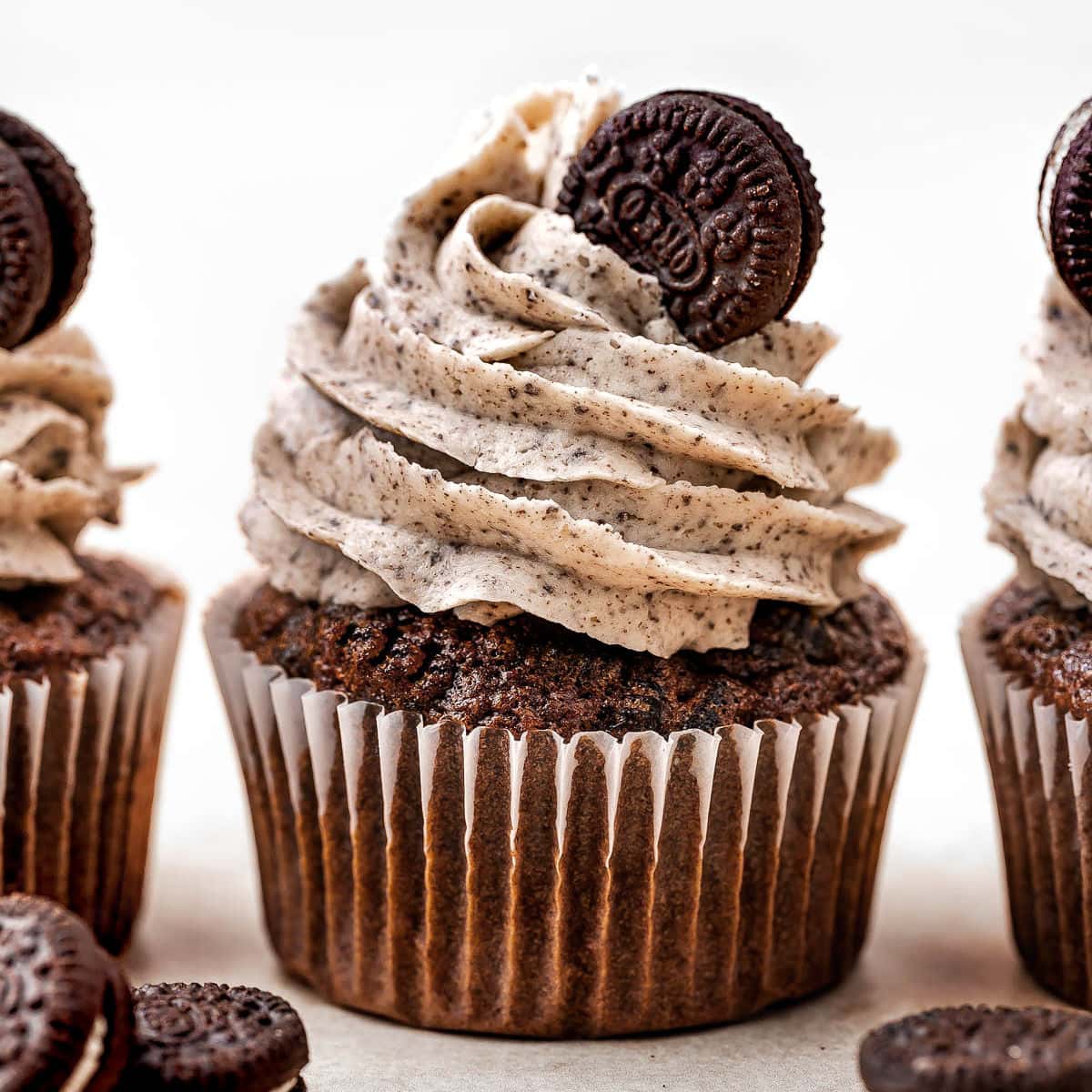 Oreo Cupcakes (Cookies and Cream Cupcakes) - Mom On Timeout